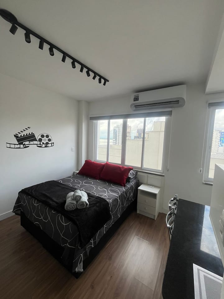 Kitnet Decoração Cinema, No Centro Histórico. - Porto Alegre