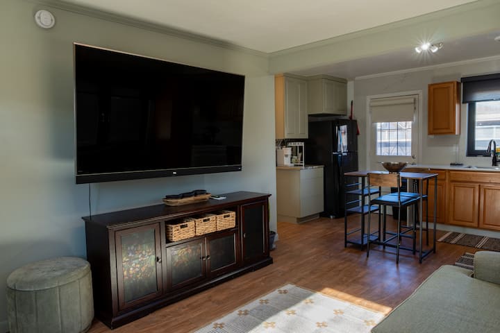 Oak Cottage Newly Decorated, Private Cottage - Farmington, NM