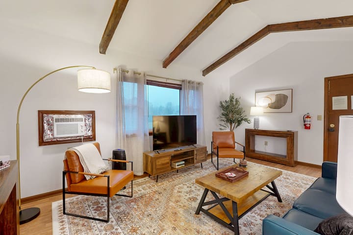 Top Floor Sunny Budget 1 Bedroom Apartment - Concord, MA