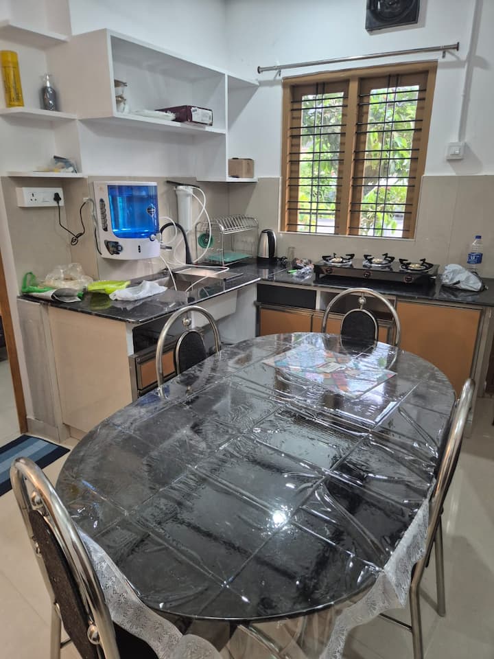 Comfortable Furnished Single Room/ac In Town - Thodupuzha