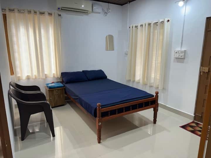 Quite & Comfortable Furnished Rooms In Town - Thodupuzha