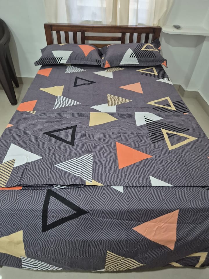 Quite & Comfortable Furnished Rooms In Town - Thodupuzha