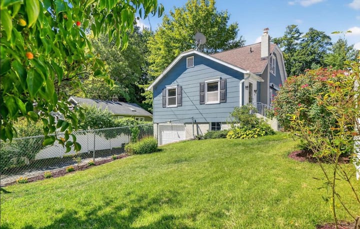 Charming Home By Express Train And Duck Pond Parks - Peekskill, NY