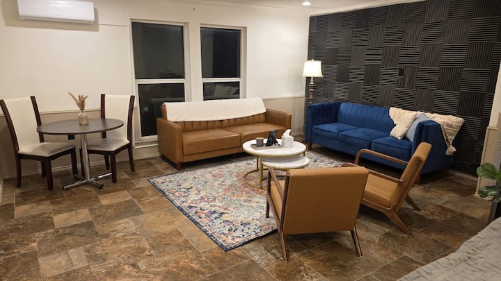 Quiet Guest Suite With Kitchen & Living Room - Arlington, TX