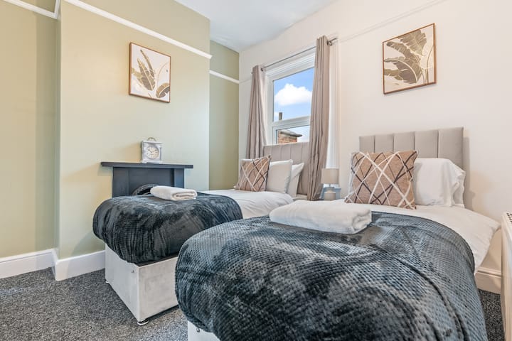 Spacious 3br | Warwick Castle | Parking Included - Warwick
