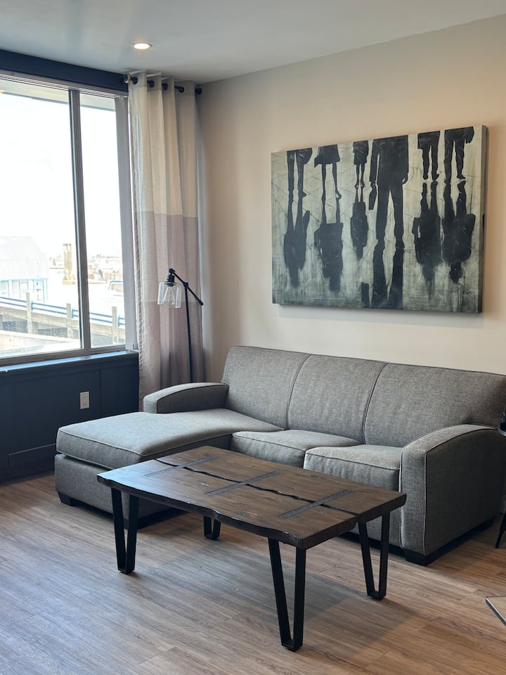 Dt Regina | 2br/2ba Walk To Offices & Dining - Regina