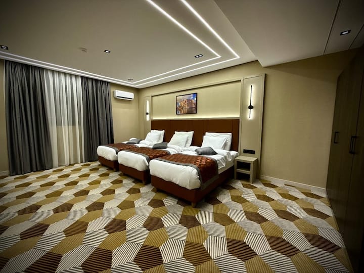 Located In The Heart Of Venicia St In Center - Libya