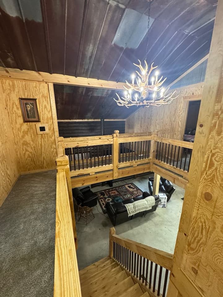 Rustic Barndominium Retreat - Pleasanton, KS