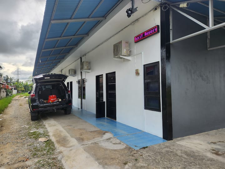 Kamar No 07, Tavisha Inn Ekslusif - Singkawang