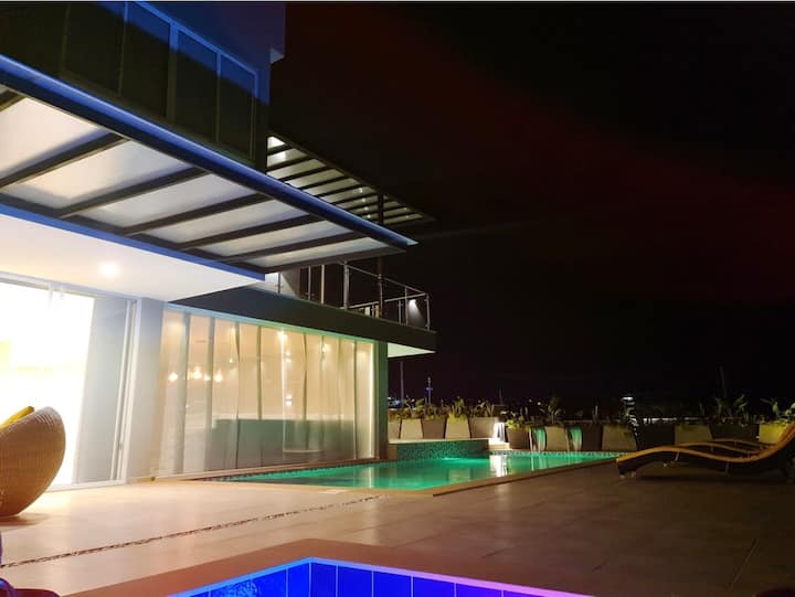 Casa Para Grupos Grandes | Piscina Privada | - Lebrija