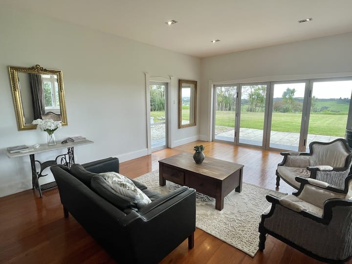 Tern Cottage - Estuary Views & Coastal Charm! - Mangawhai