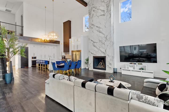 Majestic 6br Sleeps 24 W Bbq/hot Tub/skyline View - Dallas, TX