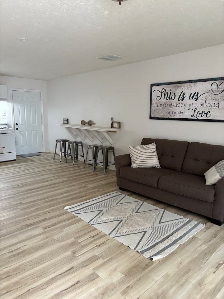 Cozy 2 Bedroom Duplex - Chatham, IL