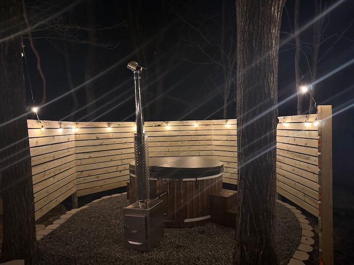 Relaxing Retreat W/ Hot Tub Near Pocono Mountains - Lake Harmony, PA