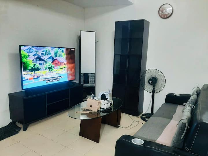 2br Condo Apt Fast Internet, 55in Smart Tv Netflix - Manila
