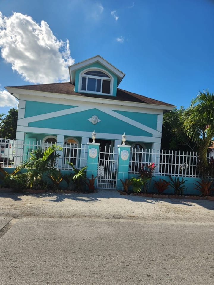 Newbold's Friendly Stay - Nassau