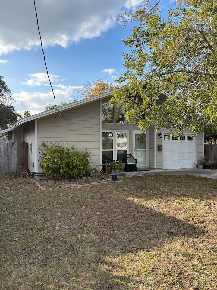 Modern Beach Getaway With Outdoor Entertainment - Atlantic Beach, FL