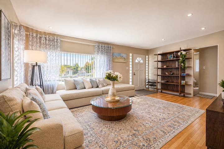 Cozy Retreat
Modern Getaway
Peaceful Stay - Chula Vista, CA