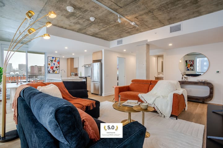 Urban Stay: Parking & Ev Charging Included - Montréal, QC
