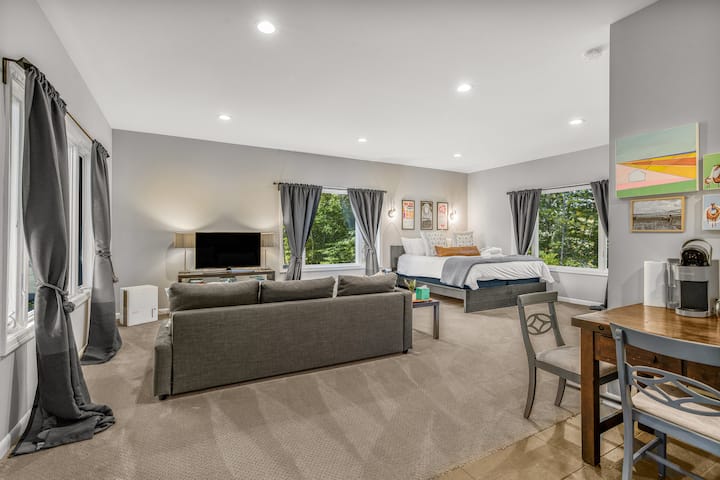 40 Acre - Mechum Hill Guest Cottage - Crozet, VA