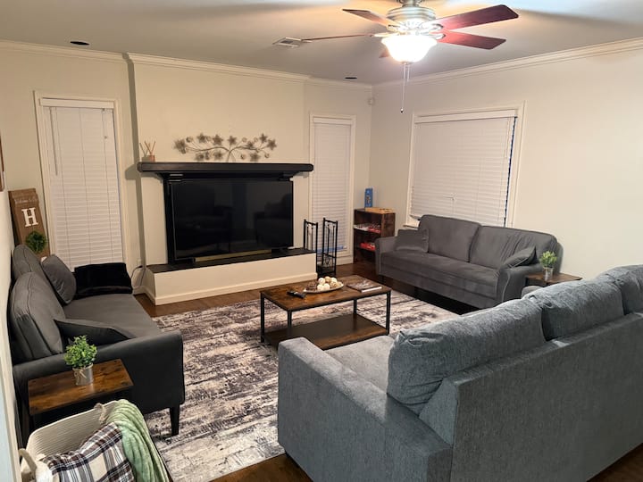 Charming Brookside Retreat - Tulsa, OK