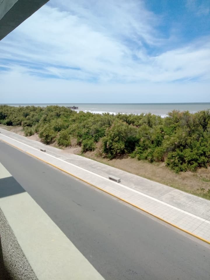 Dpto. C/balcon Fte. Al Mar
Utmo Piso Acc A Terraza - Santa Teresita