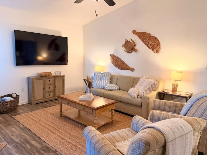 New 2026 • Perfect Beach Base • Pool • Parking - Clearwater, FL