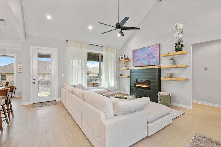Modern Comfort | Cozy 3br Family Home In Longview - Longview, TX