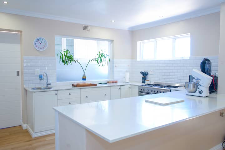 5br Villa | Pool | Walk To The Beach|pool Table - Cape Town