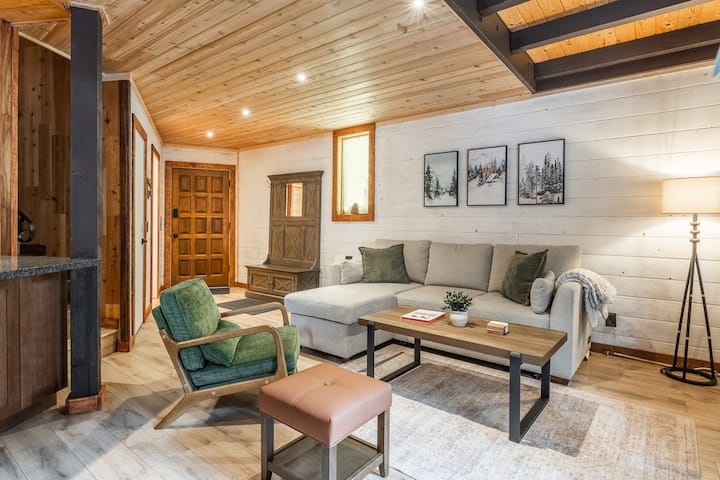 Newly Listed Remodeled Mountain Retreat | Central - Mammoth Lakes, CA