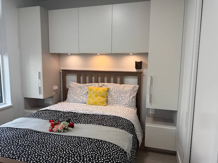 Bright Easy Stay Steps From Metro & Shopping 1b1b - Burnaby