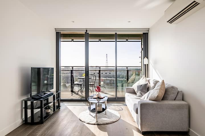 Chic Docklands Apt With Balcony Views & Car Park - Melbourne