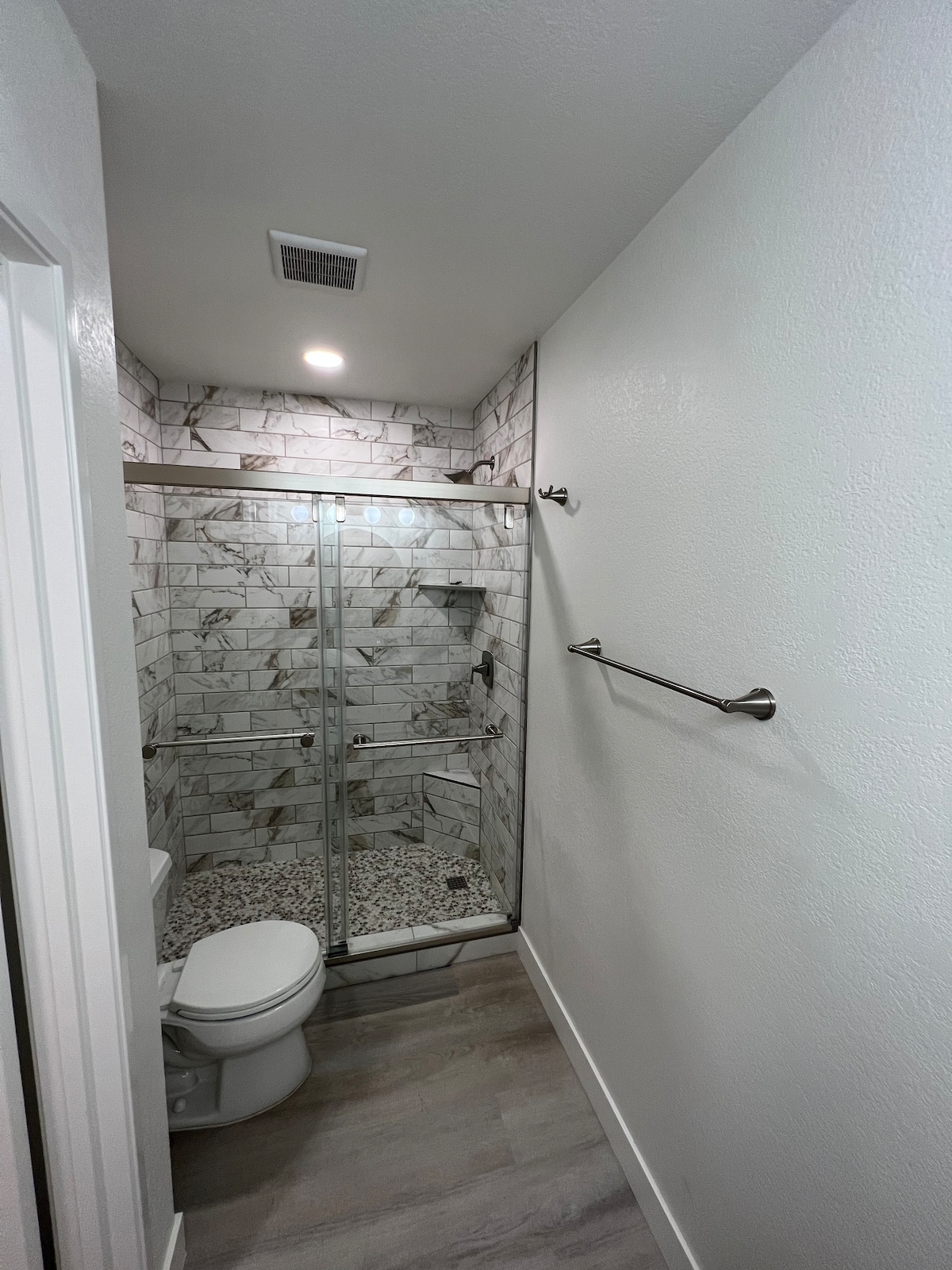 NEW! Mid-Century Chic* Gated* Ground Level* Pools - Flats for Rent in ...