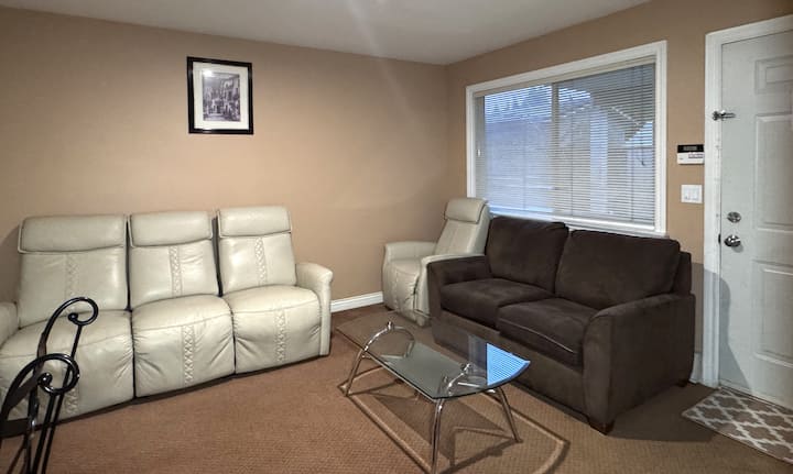 Cozy Private Suite • Peaceful Stay Near Hospital - Abbotsford