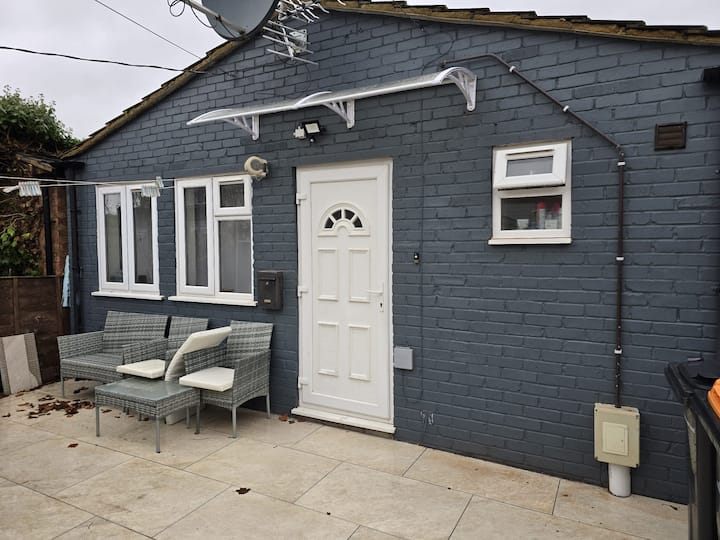 Bigkoa Cosy Hideaway At The Hazelwood Annexe - Bedford