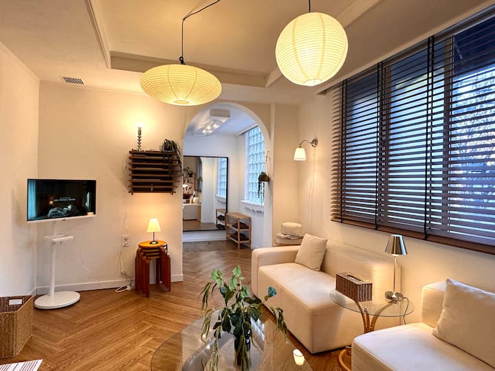 2층집 대형숙소 최대12인 주차가능｜동성로, 김광석거리, 교동 도보, 경대병원역3분 - Daegu