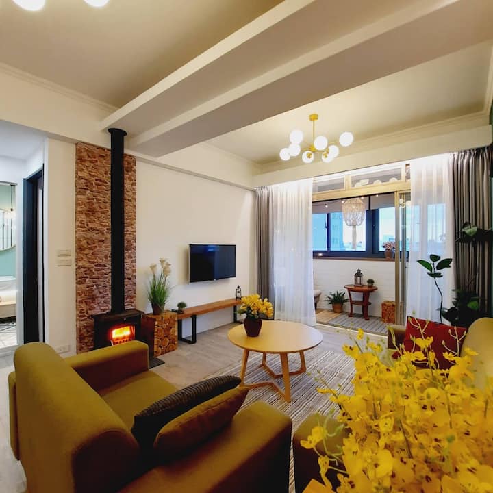 【微風6-8人家庭房】市中心文創園區,內含客廳、廚房與洗脫烘設備 - 花蓮縣