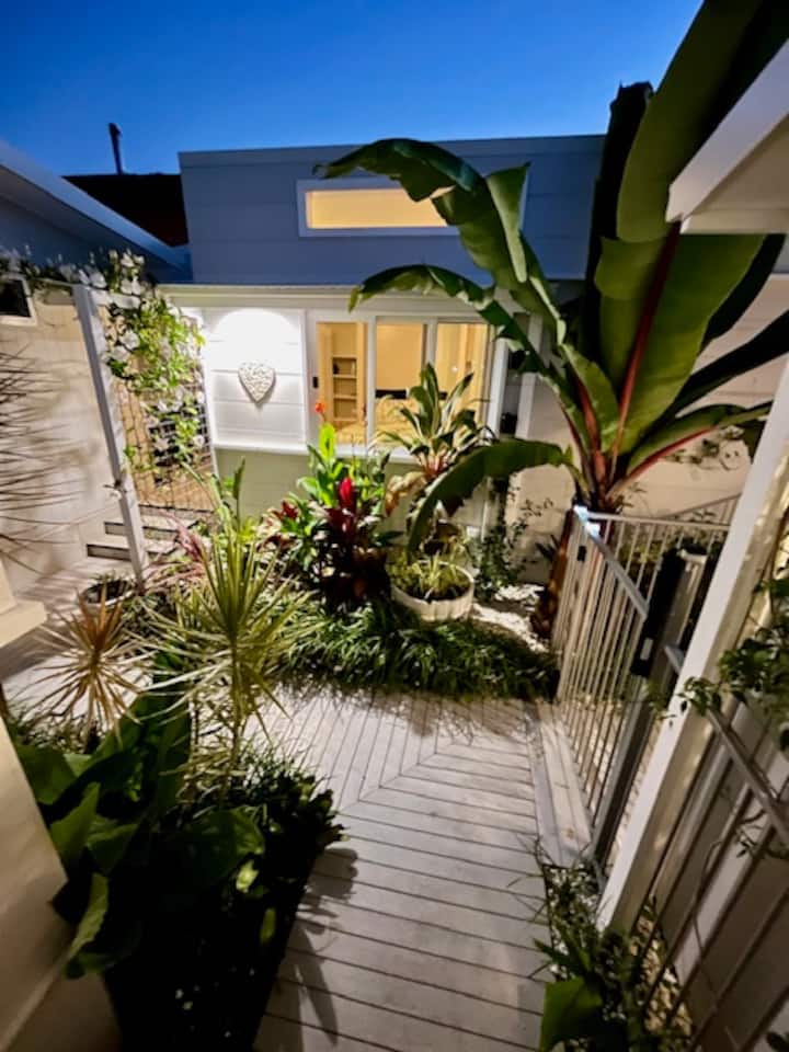 Two Birds - Poolside Bungalow + Garden Retreat - Diamond Beach