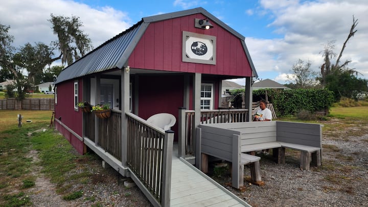 Little Red Barn By The Goats - Apopka, FL