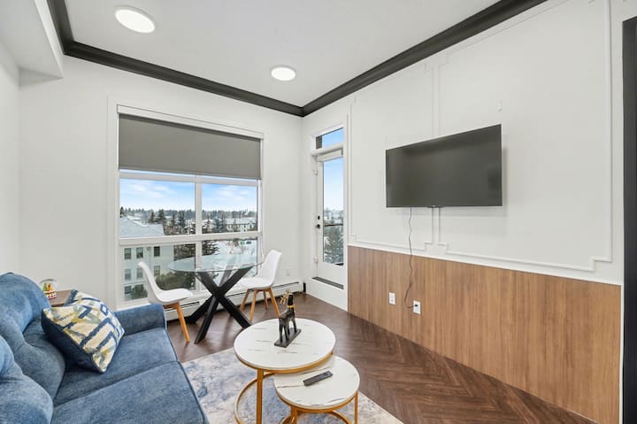Stylish Condo In Calgary Currie! Mount Royal U - Calgary