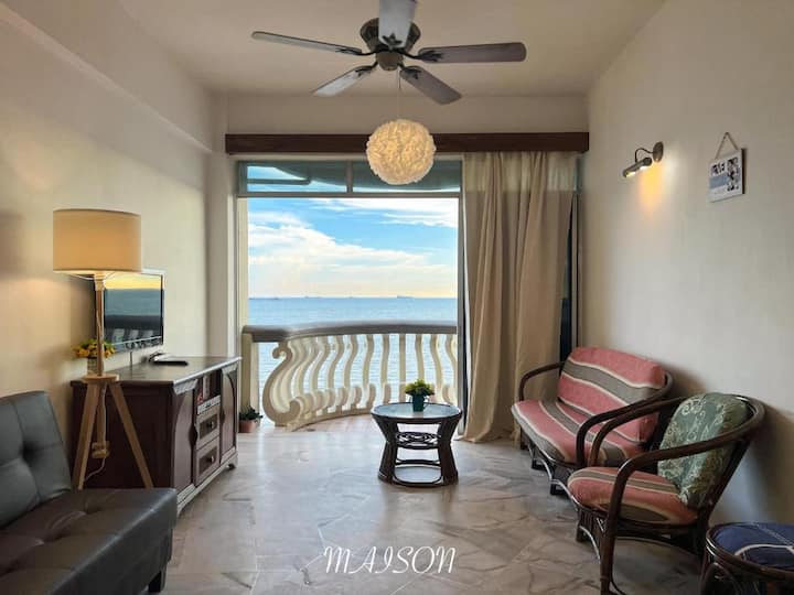 Steps To The Beach | Seaview Homestay - Port Dickson
