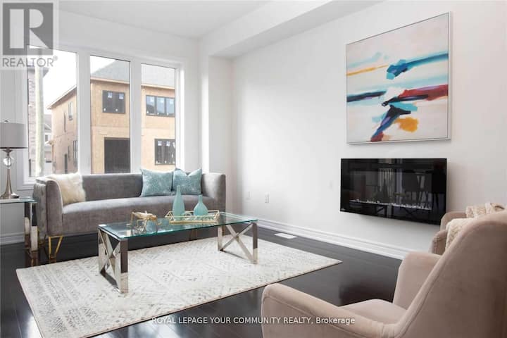 Stylish Stay Minutes From Thermea Village Spa - Whitby, ON, Canada