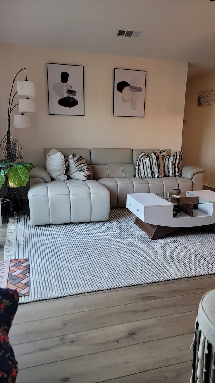 Stylish Pflugerville Retreat. - Pflugerville, TX