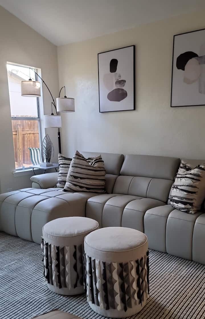 Stylish Pflugerville Retreat. - Pflugerville, TX
