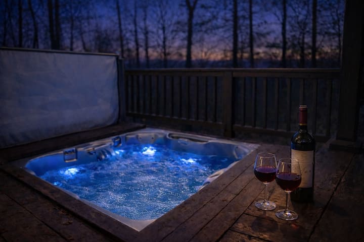 3b/3b Private & Rustic Log Cabin, Hot Tub - Broken Bow, OK