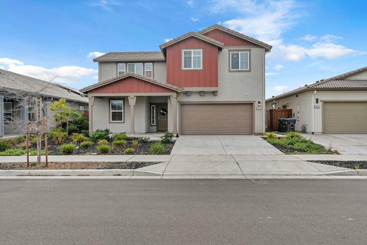 Lathrop 16+ Guests / Work Crew Friendly - Eagal Lake, Tracy