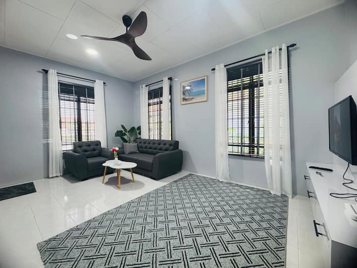 Peaceful Beach Walk: Nawra Iman Bayu Homestay - Paka