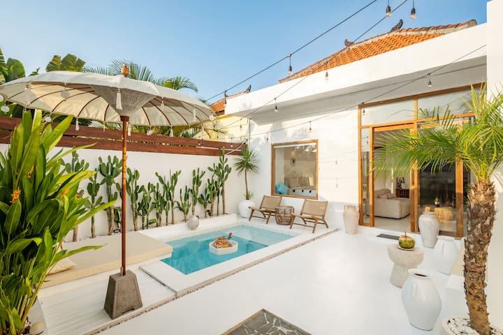Elegant 1br Private Pool Villa In Heart Of Canggu - Canggu