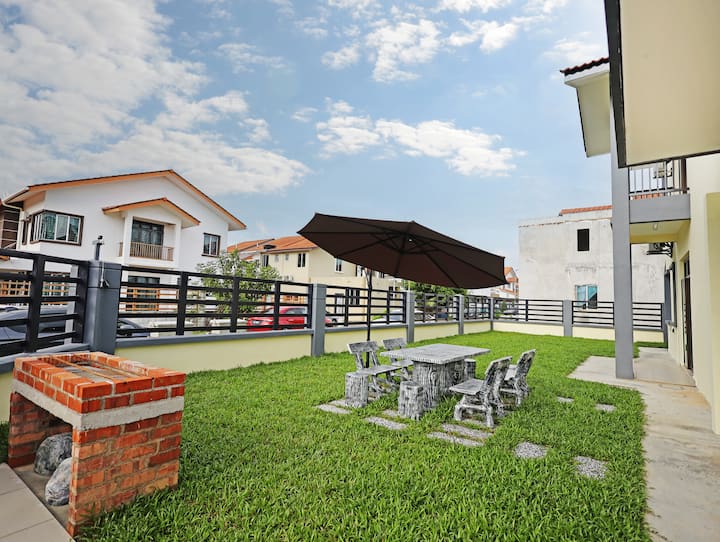 15pax Permas Corner Family Homestay - Pasir Ris