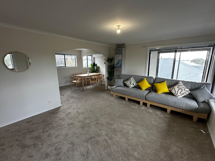 The Watson Deck: 3-bed Coastal Escape - Red Hill